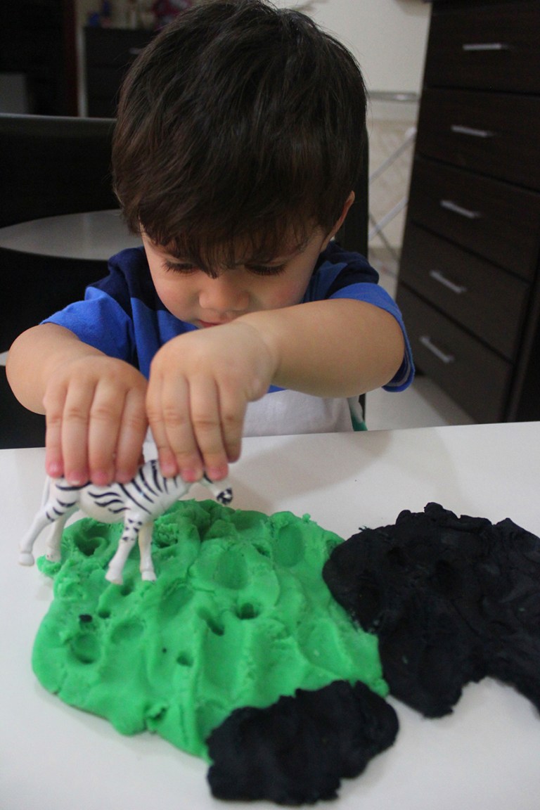 jungle playdough – Introducing the playdough to your toddler for a ...
