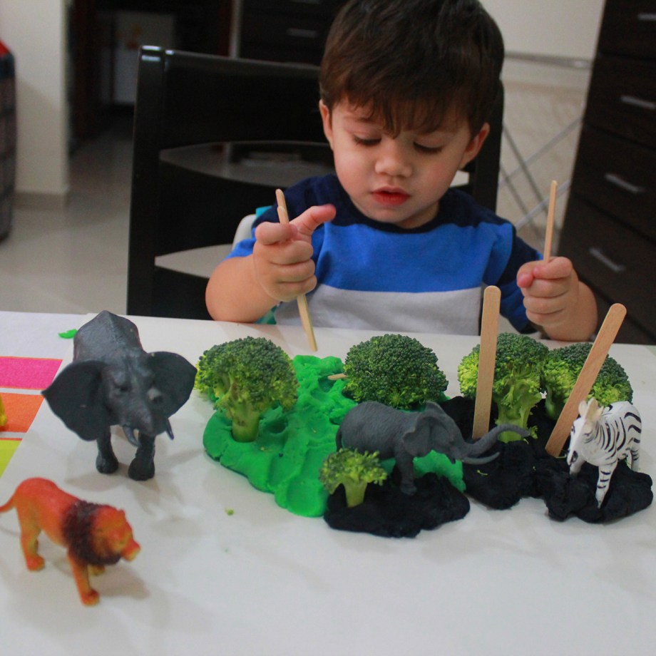 jungle playdough – Introducing the playdough to your toddler for a ...