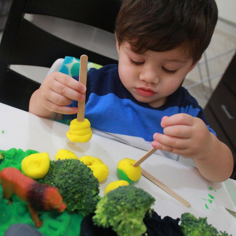 jungle playdough – Introducing the playdough to your toddler for a ...