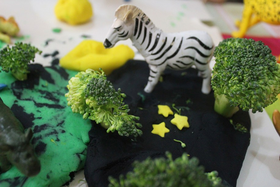 jungle playdough – Introducing the playdough to your toddler for a ...