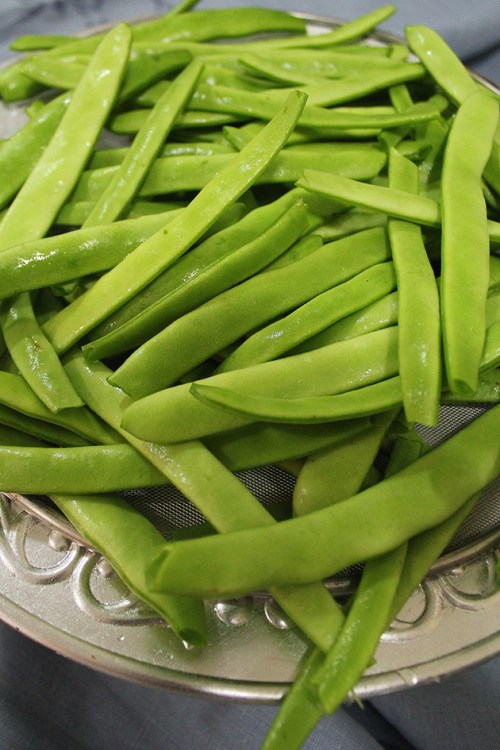 loubyeh bi zeit – vegan flat green beans | marmite et ponpon