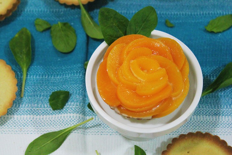 Peach rose tartlets celebrating spring | marmite et ponpon