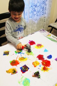 Guess, smash and splash -kids art activity | marmite et ponpon